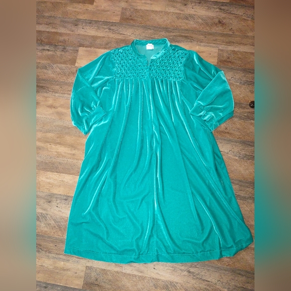 Intimates & Sleepwear | Vintage Only Necessities Velous Night Gown Size ...